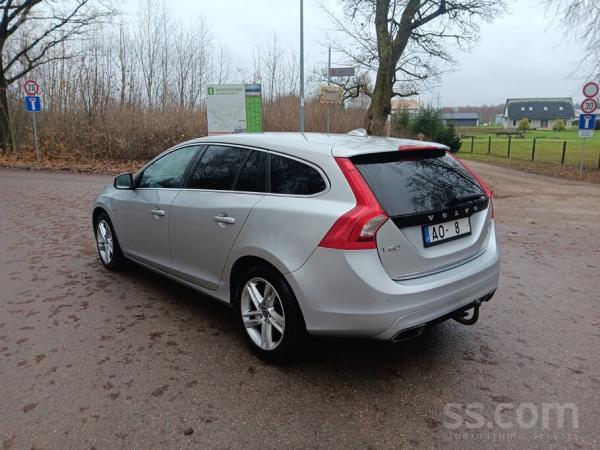 Volvo V60 2014 in Ogre, with an engine capacity of 2.40 L and mileage of 0 thousand km for 7500 €, photo 3 on AUTOMOTO.COM.LV
