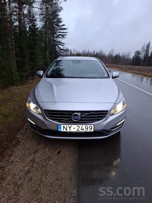 Volvo V60 2014 in Riga, with an engine capacity of 2.00 L and mileage of 217 thousand km for 6350 €, photo 1 on AUTOMOTO.COM.LV
