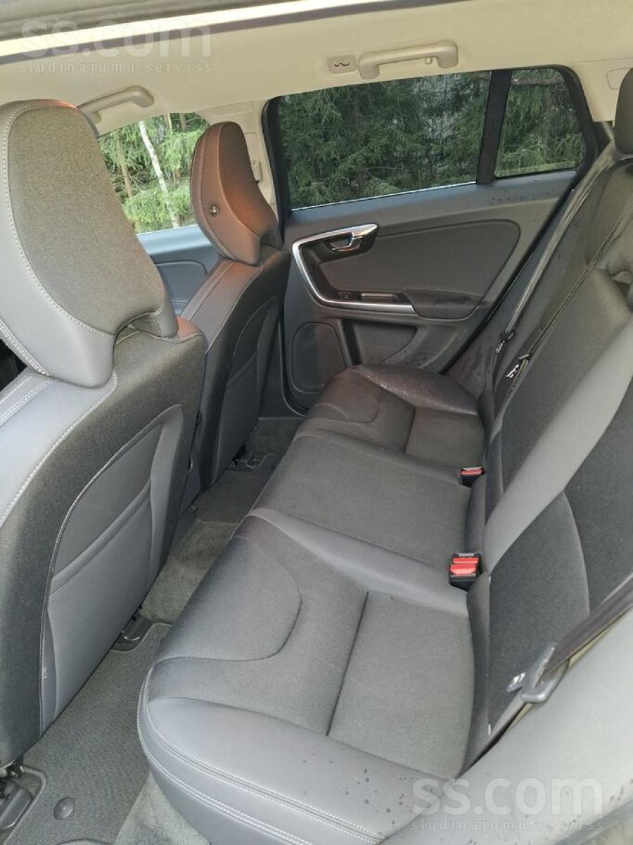Volvo V60 2014 Rīga, ar dzinēja tilpumu 2.00 L un nobraukumu 217 tūkst. km par 6350 €, foto 29 vietnē AUTOMOTO.COM.LV