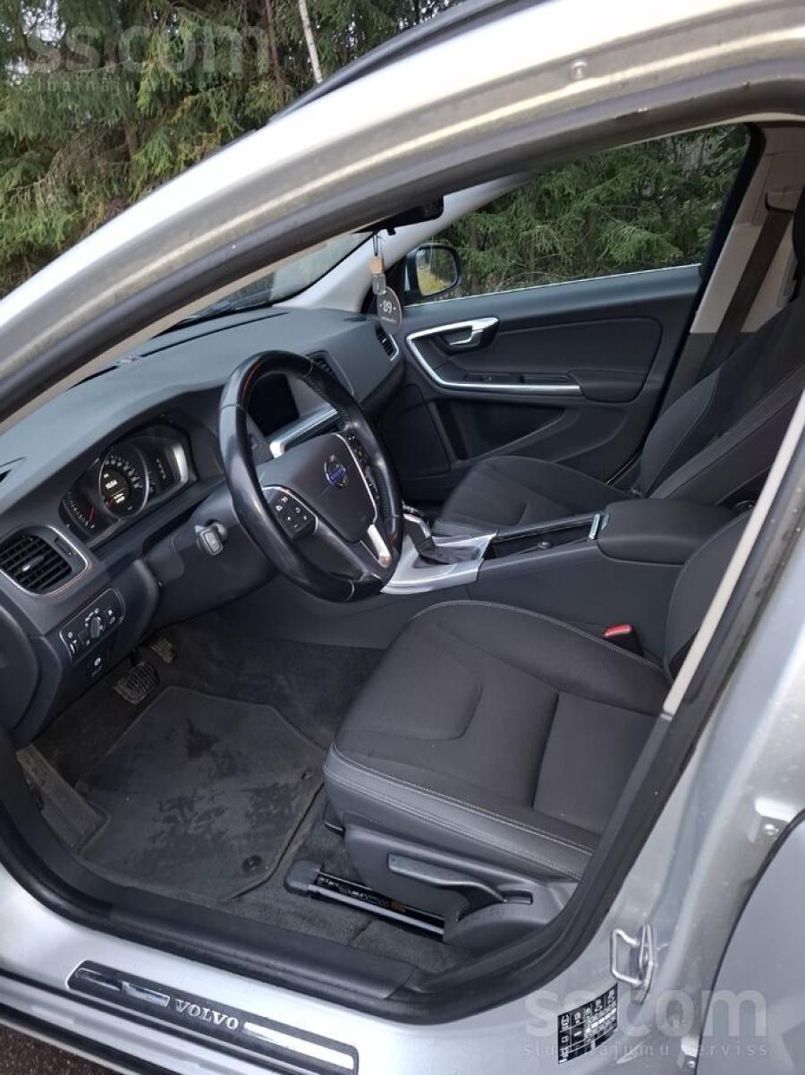 Volvo V60 2014 Rīga, ar dzinēja tilpumu 2.00 L un nobraukumu 217 tūkst. km par 6350 €, foto 30 vietnē AUTOMOTO.COM.LV