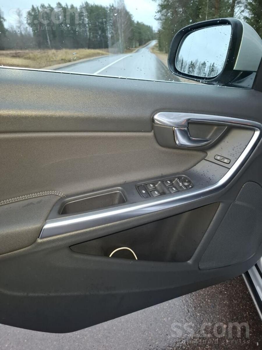 Volvo V60 2014 Rīga, ar dzinēja tilpumu 2.00 L un nobraukumu 217 tūkst. km par 6350 €, foto 31 vietnē AUTOMOTO.COM.LV