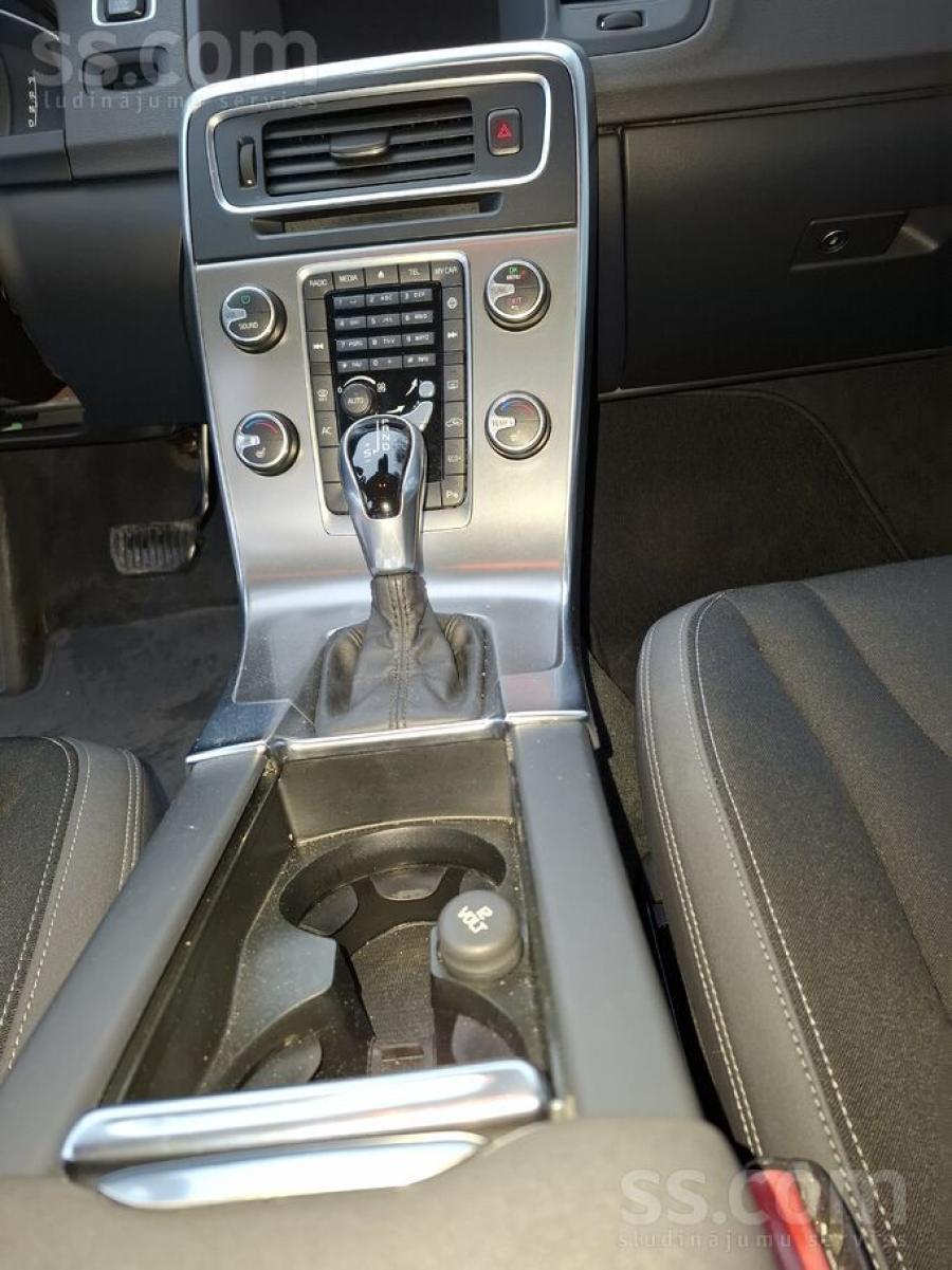 Volvo V60 2014 Rīga, ar dzinēja tilpumu 2.00 L un nobraukumu 217 tūkst. km par 6350 €, foto 33 vietnē AUTOMOTO.COM.LV