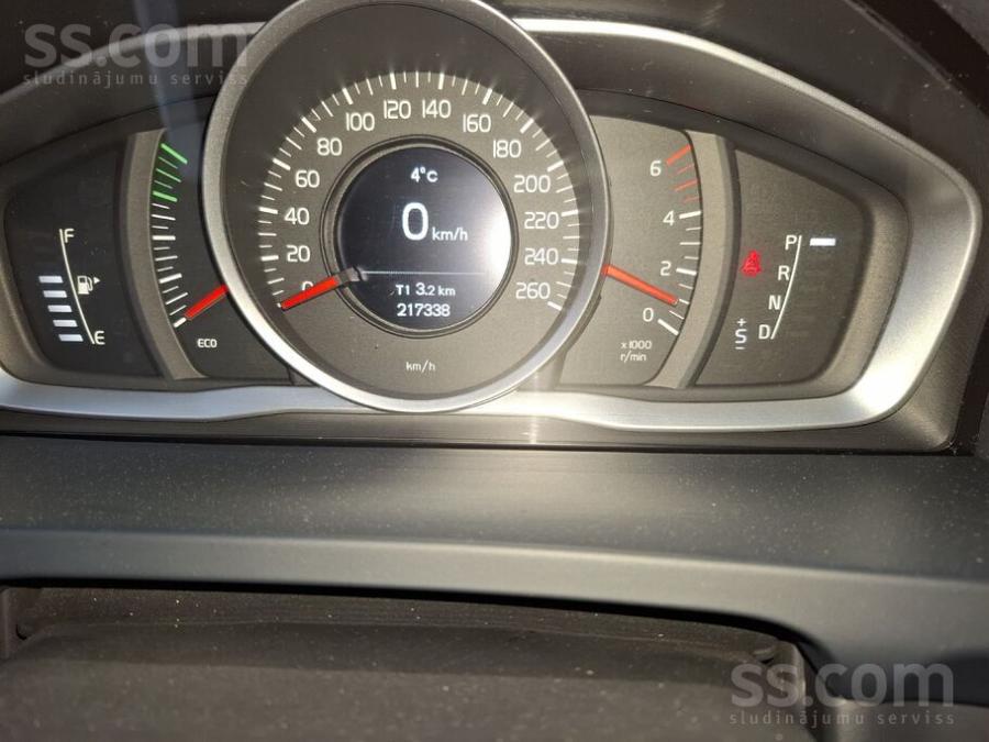 Volvo V60 2014 Rīga, ar dzinēja tilpumu 2.00 L un nobraukumu 217 tūkst. km par 6350 €, foto 34 vietnē AUTOMOTO.COM.LV