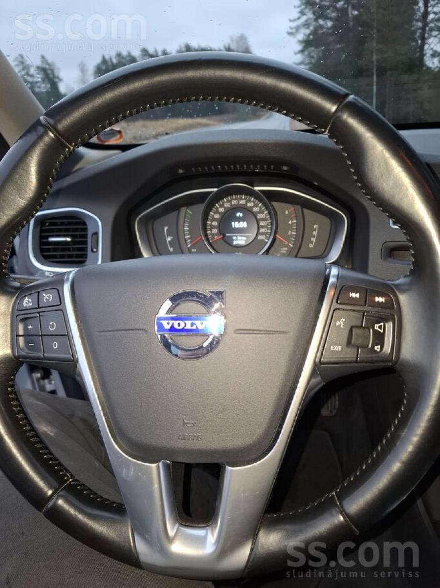 Volvo V60 2014 Rīga, ar dzinēja tilpumu 2.00 L un nobraukumu 217 tūkst. km par 6350 €, foto 36 vietnē AUTOMOTO.COM.LV