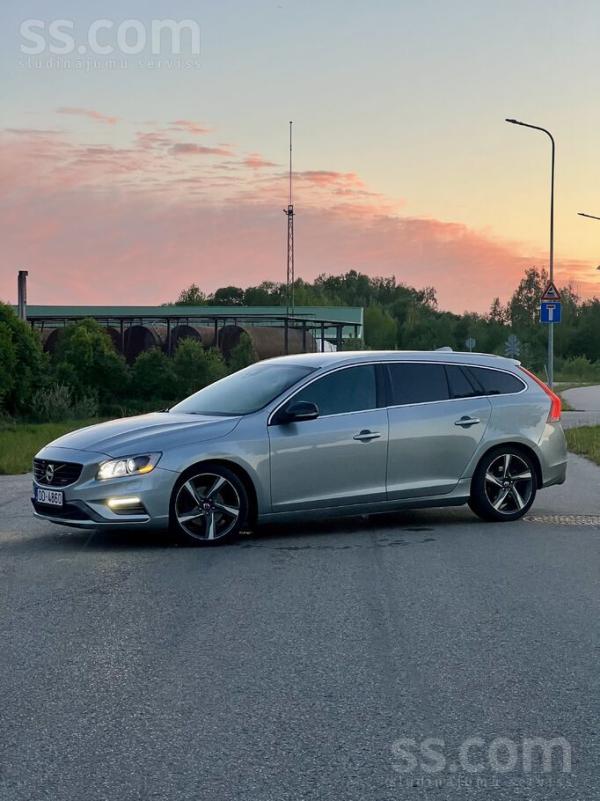 Volvo V60 2014 in Tukums, with an engine capacity of 2.00 L and mileage of 310 thousand km for 6000 €, photo 3 on AUTOMOTO.COM.LV