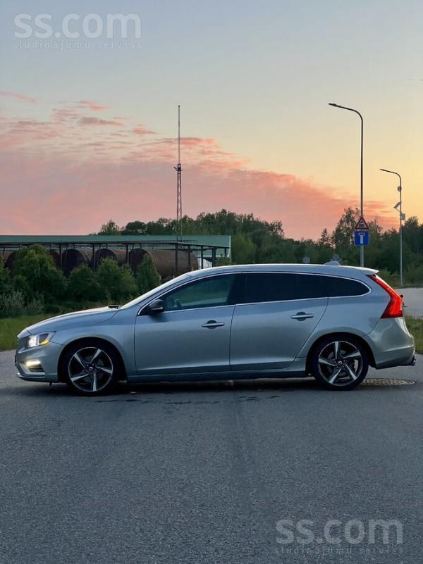 Volvo V60 2014 in Tukums, with an engine capacity of 2.00 L and mileage of 310 thousand km for 6000 €, photo 4 on AUTOMOTO.COM.LV