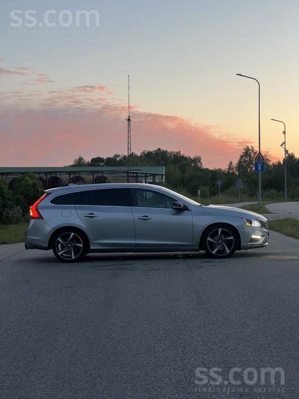 Volvo V60 2014 in Tukums, with an engine capacity of 2.00 L and mileage of 310 thousand km for 6000 €, photo 8 on AUTOMOTO.COM.LV