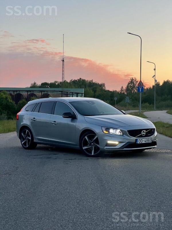 Volvo V60 2014 in Tukums, with an engine capacity of 2.00 L and mileage of 310 thousand km for 6000 €, photo 9 on AUTOMOTO.COM.LV