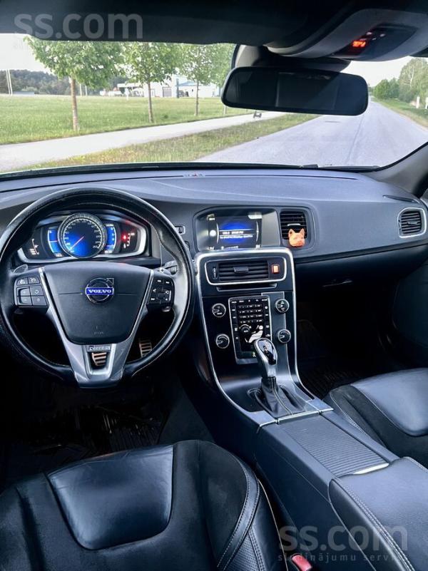 Volvo V60 2014 Tukums, ar dzinēja tilpumu 2.00 L un nobraukumu 310 tūkst. km par 6000 €, foto 10 vietnē AUTOMOTO.COM.LV