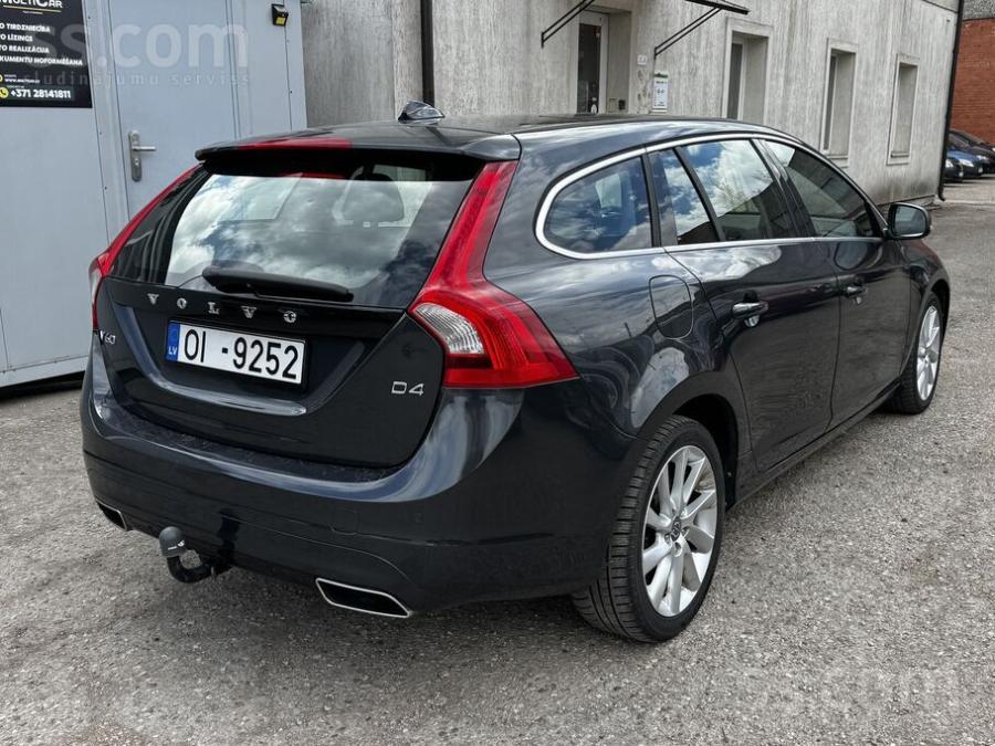 Volvo V60 2014 in Daugavpils, with an engine capacity of 2.00 L and mileage of 0 thousand km for 5990 €, photo 7 on AUTOMOTO.COM.LV