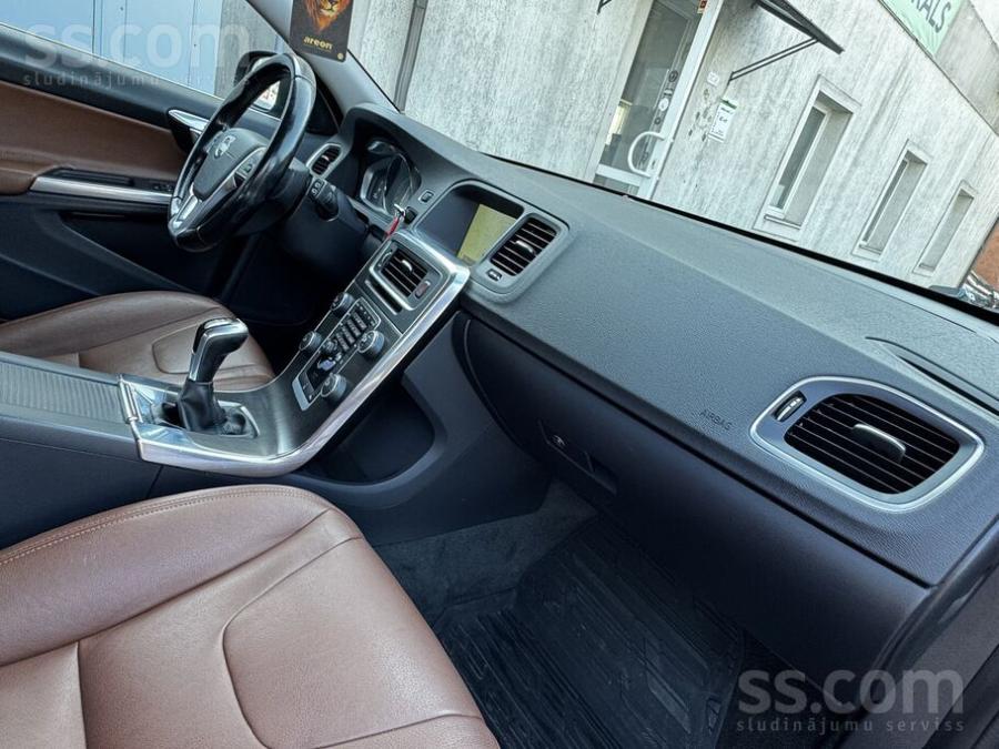 Volvo V60 2014 in Daugavpils, with an engine capacity of 2.00 L and mileage of 0 thousand km for 5990 €, photo 15 on AUTOMOTO.COM.LV