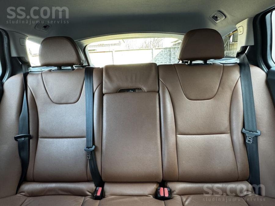 Volvo V60 2014 in Daugavpils, with an engine capacity of 2.00 L and mileage of 0 thousand km for 5990 €, photo 25 on AUTOMOTO.COM.LV