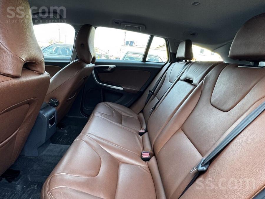Volvo V60 2014 in Daugavpils, with an engine capacity of 2.00 L and mileage of 0 thousand km for 5990 €, photo 26 on AUTOMOTO.COM.LV