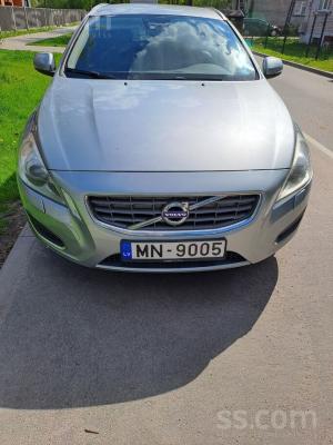 Volvo V60 2014 Rīga, ar dzinēja tilpumu 1.60 L un nobraukumu 241 tūkst. km par 5000 €, foto  vietnē AUTOMOTO.COM.LV