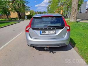 Volvo V60 2014 Rīga, ar dzinēja tilpumu 1.60 L un nobraukumu 241 tūkst. km par 5000 €, foto 4 vietnē AUTOMOTO.COM.LV