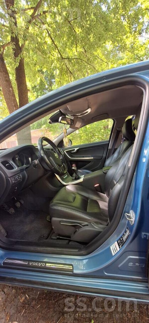 Volvo V60 2014 Rīga, ar dzinēja tilpumu 2.00 L un nobraukumu 333 tūkst. km par 5500 €, foto 8 vietnē AUTOMOTO.COM.LV