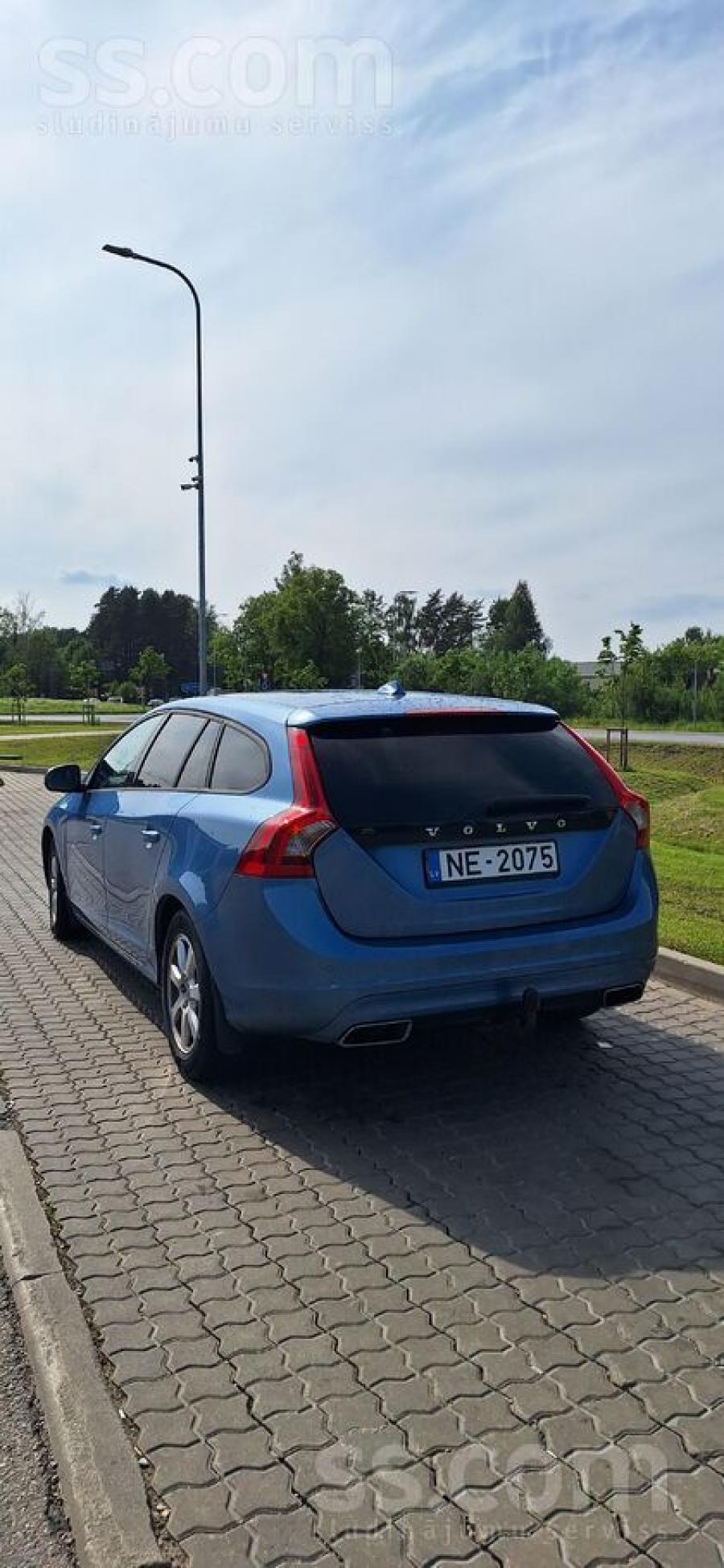 Volvo V60 2014 in Riga, with an engine capacity of 2.00 L and mileage of 333 thousand km for 5500 €, photo 4 on AUTOMOTO.COM.LV