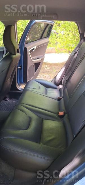 Volvo V60 2014 in Riga, with an engine capacity of 2.00 L and mileage of 333 thousand km for 5500 €, photo 7 on AUTOMOTO.COM.LV