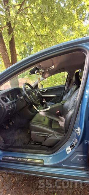 Volvo V60 2014 in Riga, with an engine capacity of 2.00 L and mileage of 333 thousand km for 5500 €, photo 9 on AUTOMOTO.COM.LV