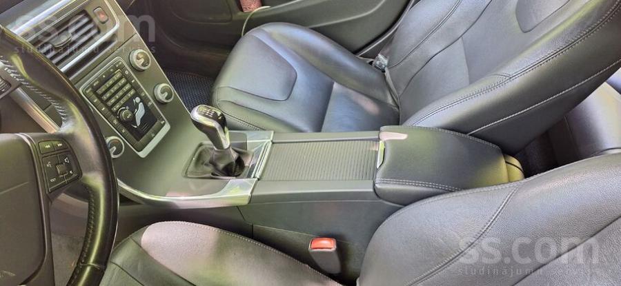 Volvo V60 2014 in Riga, with an engine capacity of 2.00 L and mileage of 333 thousand km for 5500 €, photo 10 on AUTOMOTO.COM.LV