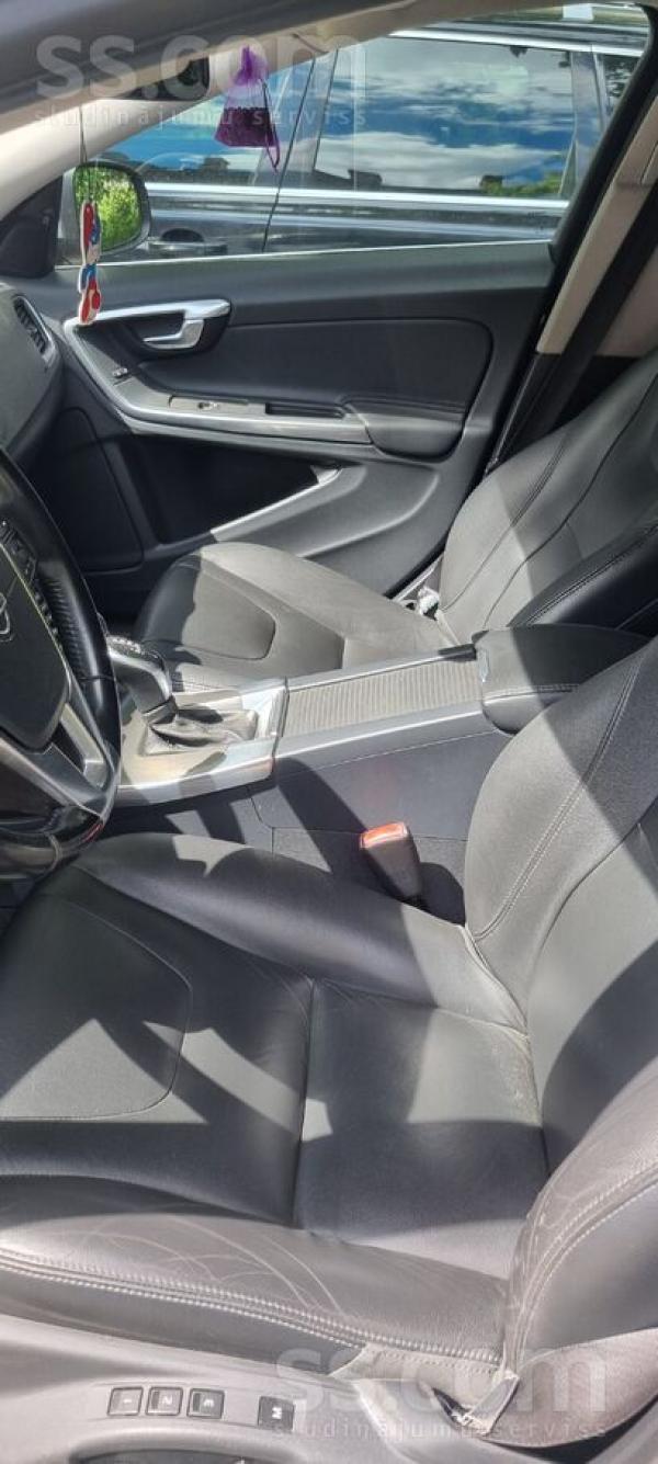 Volvo V60 2014 Daugavpils, ar dzinēja tilpumu 2.00 L un nobraukumu 203 tūkst. km par 8000 €, foto 7 vietnē AUTOMOTO.COM.LV