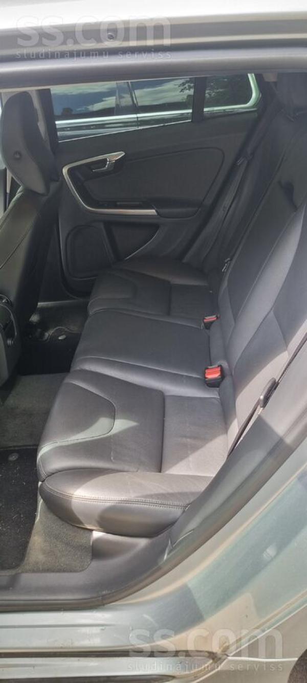 Volvo V60 2014 Daugavpils, ar dzinēja tilpumu 2.00 L un nobraukumu 203 tūkst. km par 8000 €, foto 8 vietnē AUTOMOTO.COM.LV