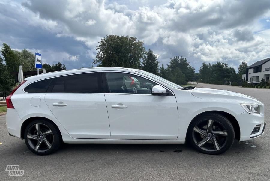 Volvo V60 2014 in Utena, with an engine capacity of 2.00 L and mileage of 293 thousand km for 6750 €, photo 4 on AUTOMOTO.COM.LV