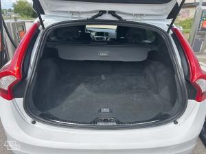 Volvo V60 2014 in Utena, with an engine capacity of 2.00 L and mileage of 293 thousand km for 6750 €, photo 6 on AUTOMOTO.COM.LV