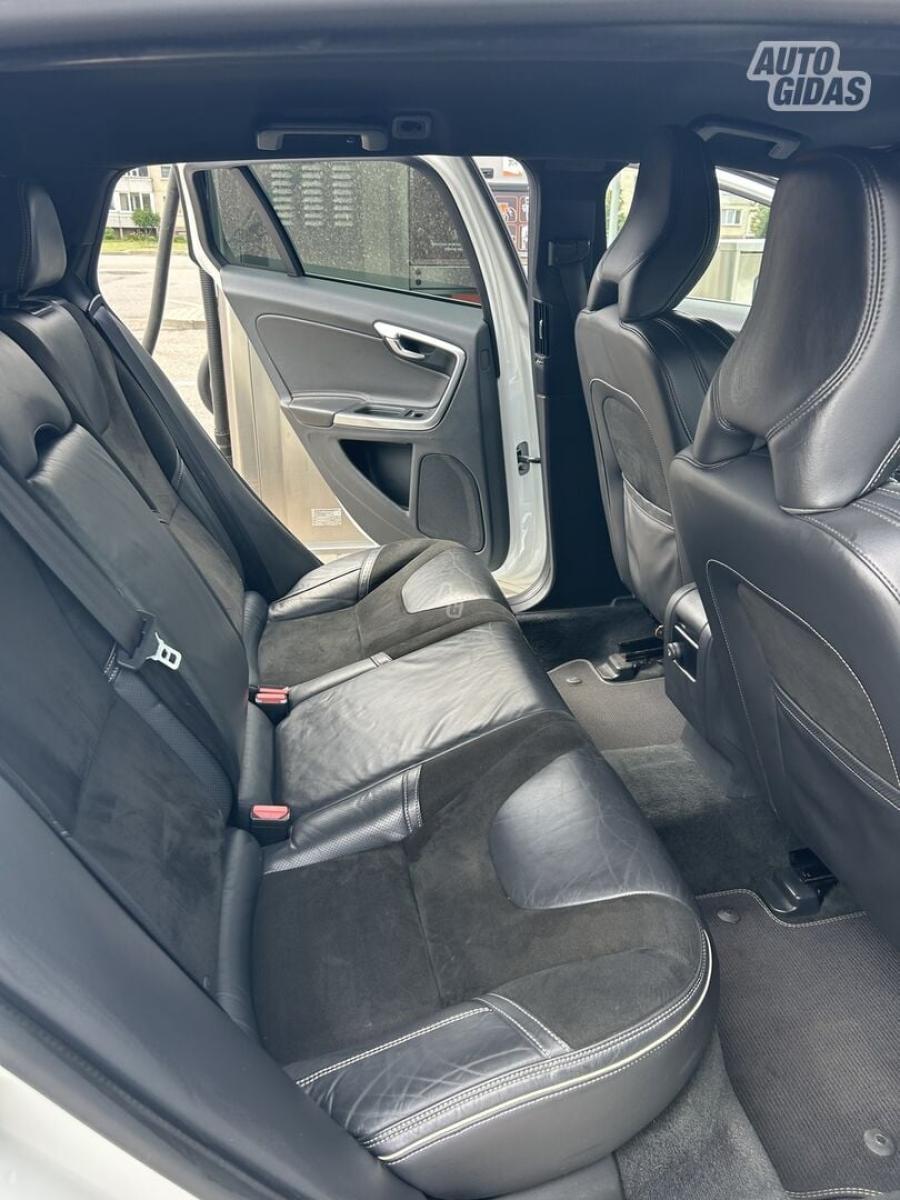 Volvo V60 2014 in Utena, with an engine capacity of 2.00 L and mileage of 293 thousand km for 6750 €, photo 10 on AUTOMOTO.COM.LV