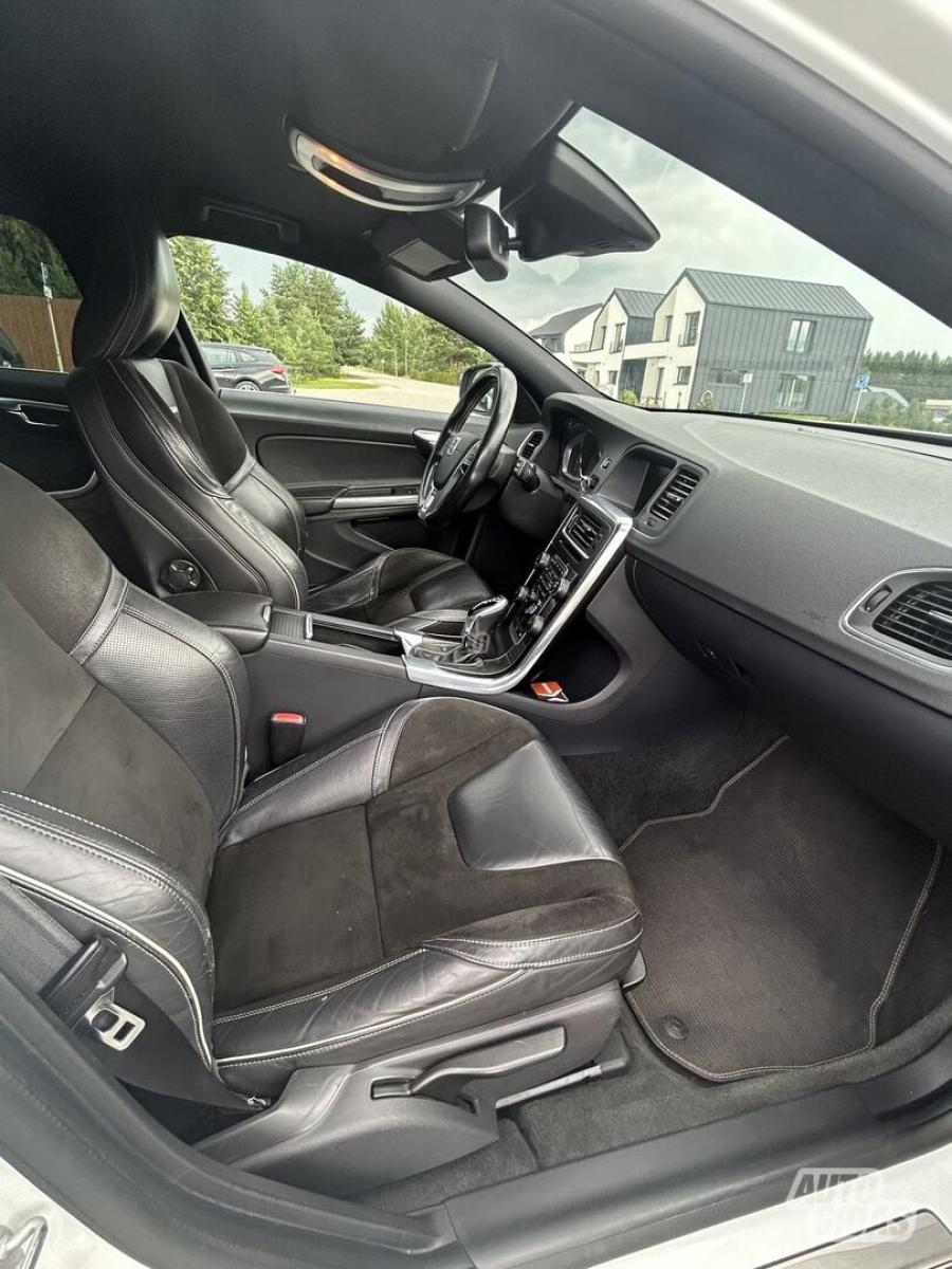 Volvo V60 2014 in Utena, with an engine capacity of 2.00 L and mileage of 293 thousand km for 6750 €, photo 11 on AUTOMOTO.COM.LV