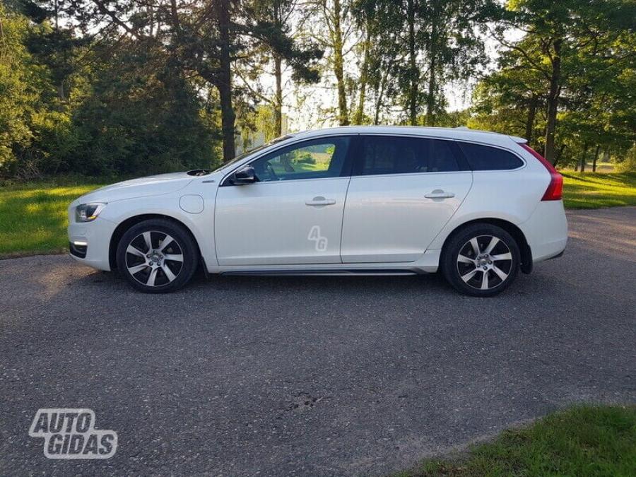 Volvo V60 2014 in Vilnius, with an engine capacity of 2.40 L and mileage of 260 thousand km for 7999 €, photo 4 on AUTOMOTO.COM.LV