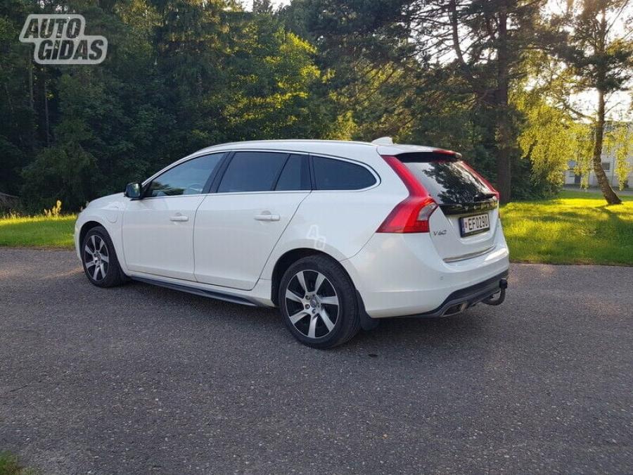 Volvo V60 2014 in Vilnius, with an engine capacity of 2.40 L and mileage of 260 thousand km for 7999 €, photo 5 on AUTOMOTO.COM.LV