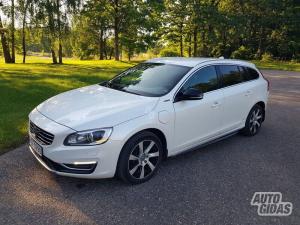 Volvo V60 2014 in Vilnius, with an engine capacity of 2.40 L and mileage of 260 thousand km for 7999 €, photo 9 on AUTOMOTO.COM.LV