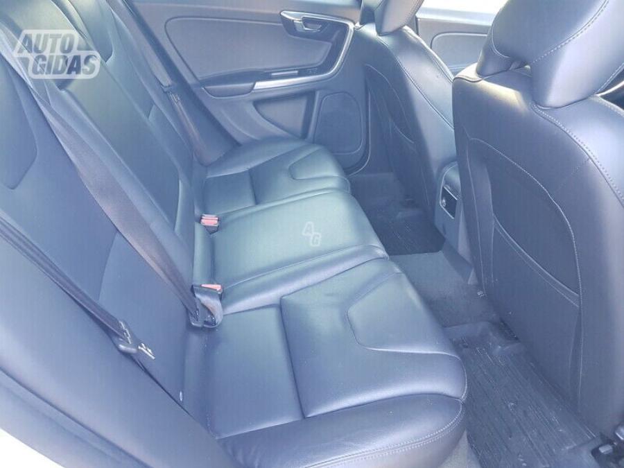 Volvo V60 2014 in Vilnius, with an engine capacity of 2.40 L and mileage of 260 thousand km for 7999 €, photo 14 on AUTOMOTO.COM.LV
