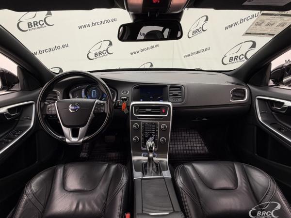 Volvo V60 2014 in Vilnius on AUTOMOTO.COM.LV Volvo V60 2014 in Vilnius, with an engine capacity of 2.40 L and mileage of 231 thousand km for 7900 €, photo 4 on AUTOMOTO.COM.LV