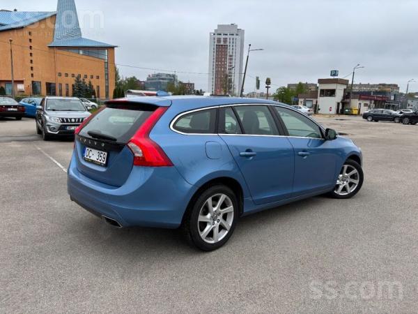 Volvo V60 2015 Rīga, ar dzinēja tilpumu 2.00 L un nobraukumu 273 tūkst. km par 26300 €, foto 4 vietnē AUTOMOTO.COM.LV