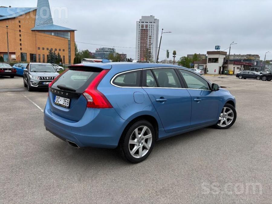 Volvo V60 2015 Rīga, ar dzinēja tilpumu 2.00 L un nobraukumu 273 tūkst. km par 26300 €, foto 4 vietnē AUTOMOTO.COM.LV