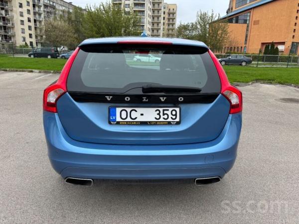 Volvo V60 2015 Rīga, ar dzinēja tilpumu 2.00 L un nobraukumu 273 tūkst. km par 26300 €, foto 6 vietnē AUTOMOTO.COM.LV