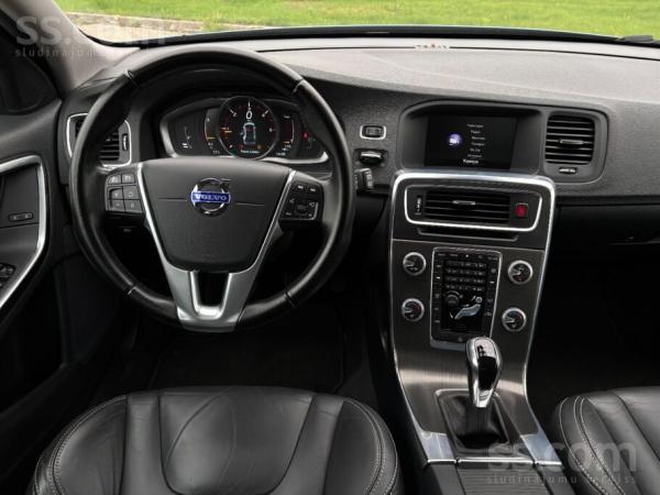Volvo V60 2015 Rīga, ar dzinēja tilpumu 2.00 L un nobraukumu 273 tūkst. km par 26300 €, foto 7 vietnē AUTOMOTO.COM.LV