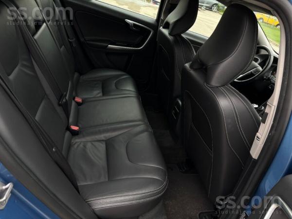 Volvo V60 2015 Rīga, ar dzinēja tilpumu 2.00 L un nobraukumu 273 tūkst. km par 26300 €, foto 10 vietnē AUTOMOTO.COM.LV