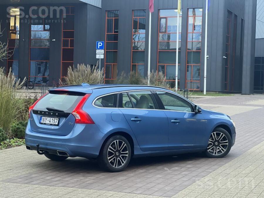 Volvo V60 2015 in Riga, with an engine capacity of 2.00 L and mileage of 243 thousand km for 8750 €, photo 4 on AUTOMOTO.COM.LV