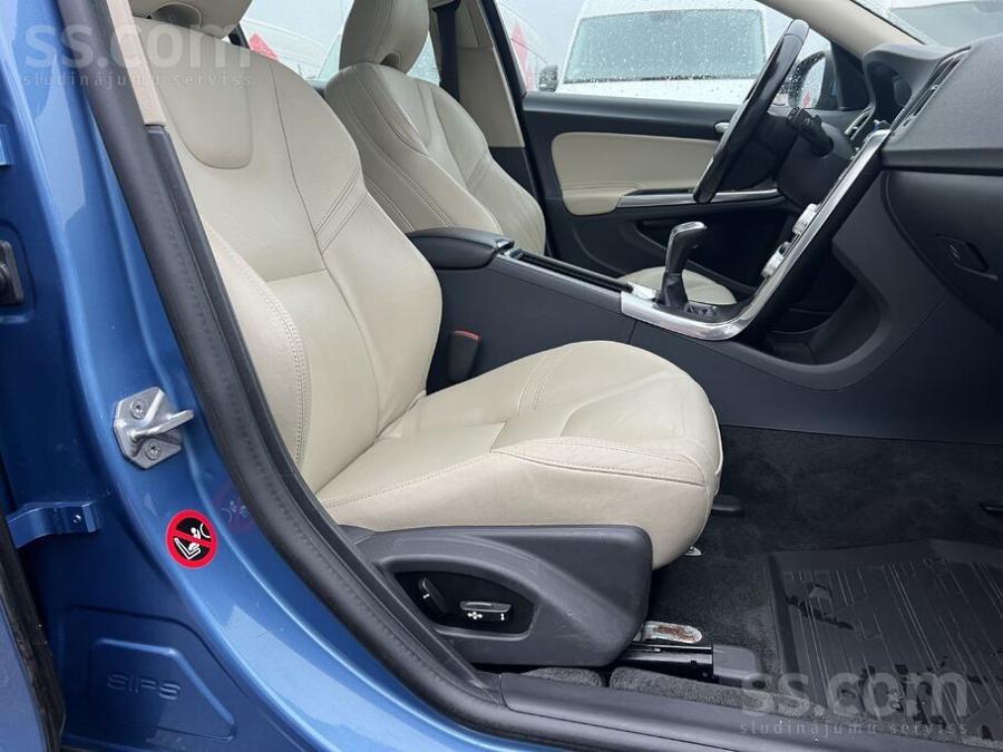 Volvo V60 2015 in Riga, with an engine capacity of 2.00 L and mileage of 243 thousand km for 8750 €, photo 11 on AUTOMOTO.COM.LV