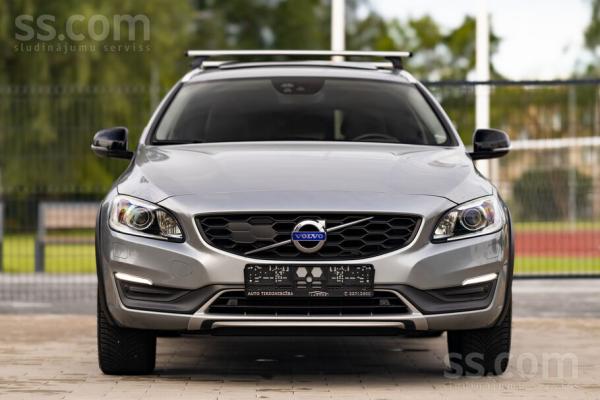 Volvo V60 2015 in Riga, with an engine capacity of 2.00 L and mileage of 178 thousand km for 13490 €, photo 2 on AUTOMOTO.COM.LV