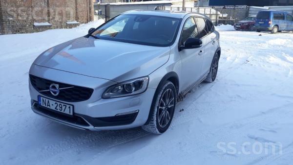 Volvo V60 2015 Rīga, ar dzinēja tilpumu 2.00 L un nobraukumu 0 tūkst. km par 8500 €, foto 1 vietnē AUTOMOTO.COM.LV