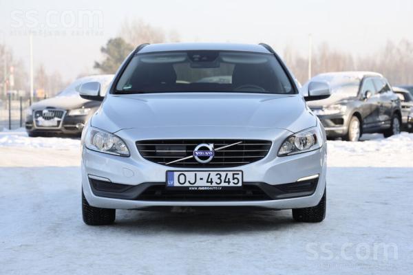 Volvo V60 2015 in Jelgava, with an engine capacity of 2.00 L and mileage of 0 thousand km for 7850 €, photo 2 on AUTOMOTO.COM.LV