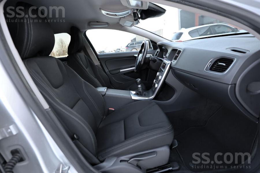 Volvo V60 2015 Jelgava, ar dzinēja tilpumu 2.00 L un nobraukumu 0 tūkst. km par 7850 €, foto 16 vietnē AUTOMOTO.COM.LV