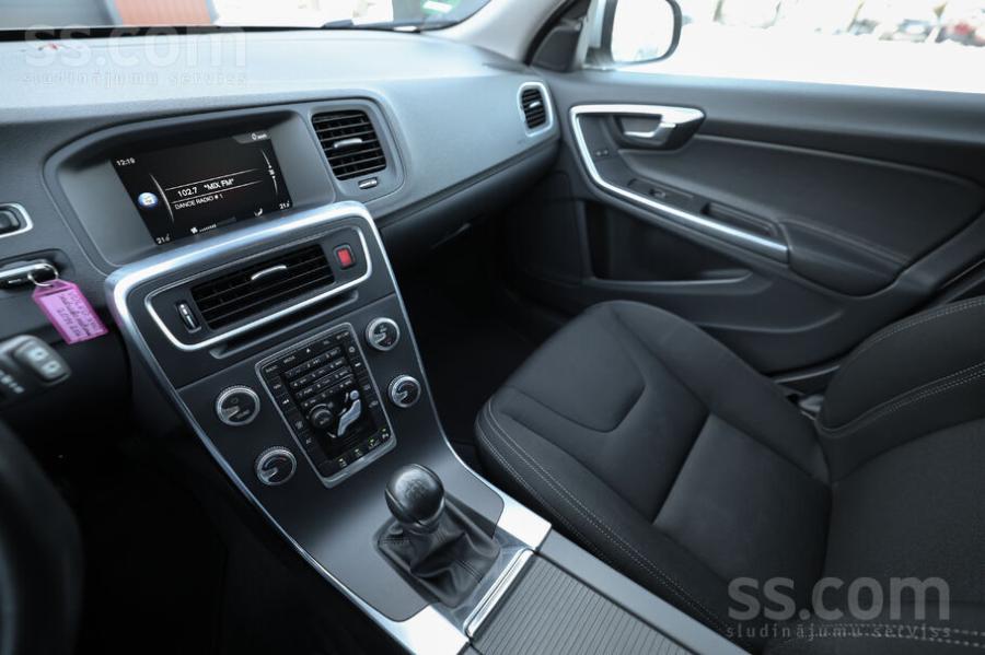 Volvo V60 2015 Jelgava, ar dzinēja tilpumu 2.00 L un nobraukumu 0 tūkst. km par 7850 €, foto 24 vietnē AUTOMOTO.COM.LV