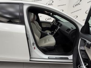 Volvo V60 2015 in Vilnius, with an engine capacity of 2.40 L and mileage of 216 thousand km for 7500 €, photo 4 on AUTOMOTO.COM.LV