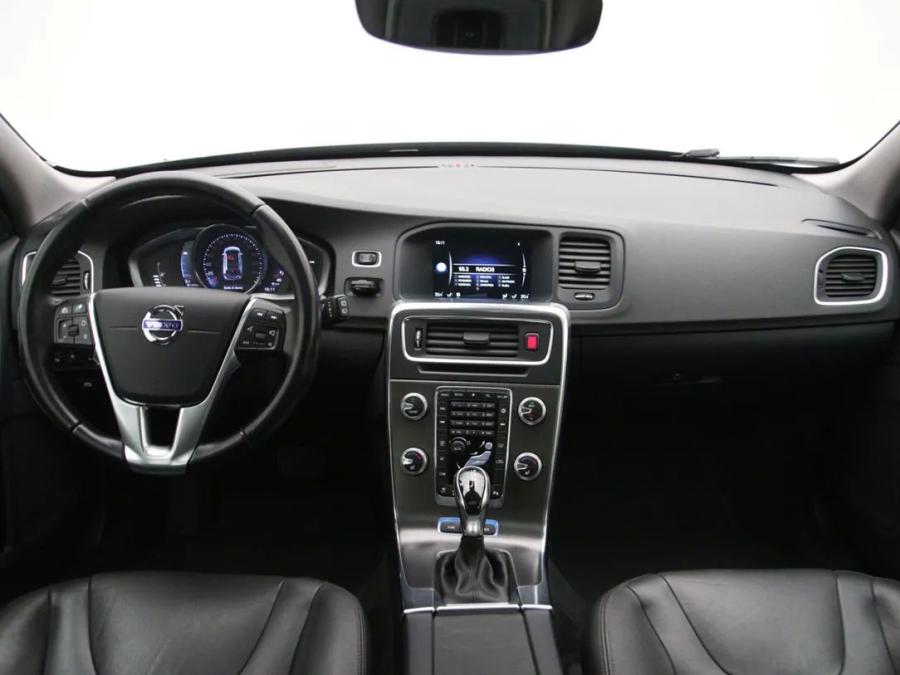 Volvo V60 2015 in Vilnius, with an engine capacity of 2.40 L and mileage of 129 thousand km for 11999 €, photo 3 on AUTOMOTO.COM.LV