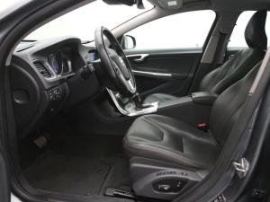 Volvo V60 2015 in Vilnius, with an engine capacity of 2.40 L and mileage of 129 thousand km for 11999 €, photo 5 on AUTOMOTO.COM.LV